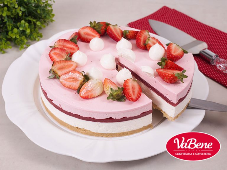 Torta Sublime de Morango | VaBene Confeitaria